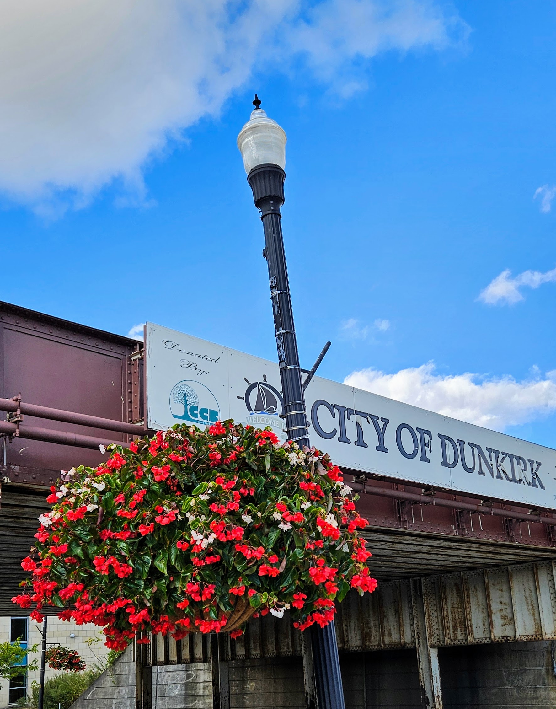Baskets add beauty, pride to city | News, Sports, Jobs - Observer Today